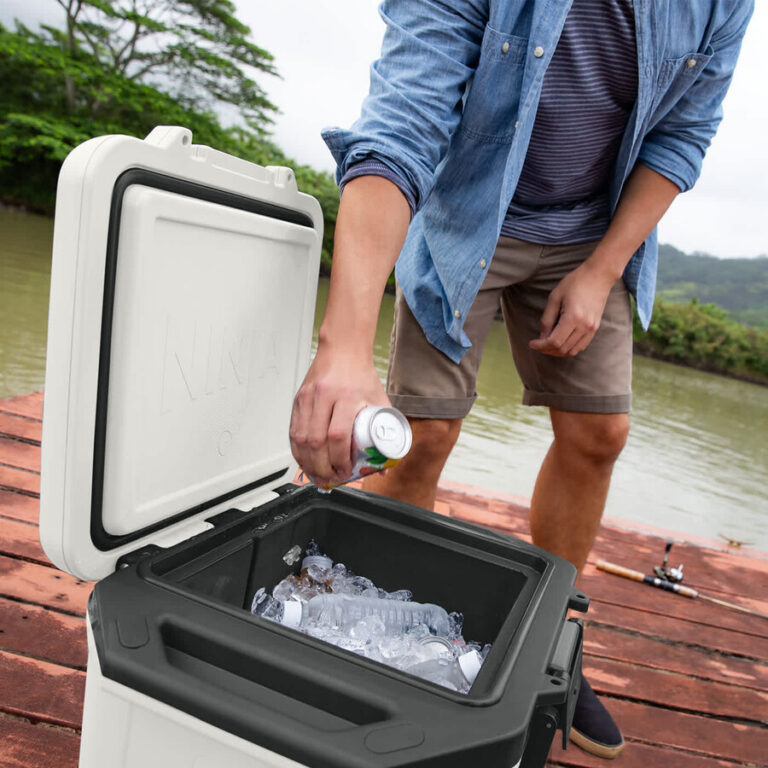 Ninja FrostVault 30QT/28L Hard Cooler - Cloud White FB131UKWH | Ninja UK