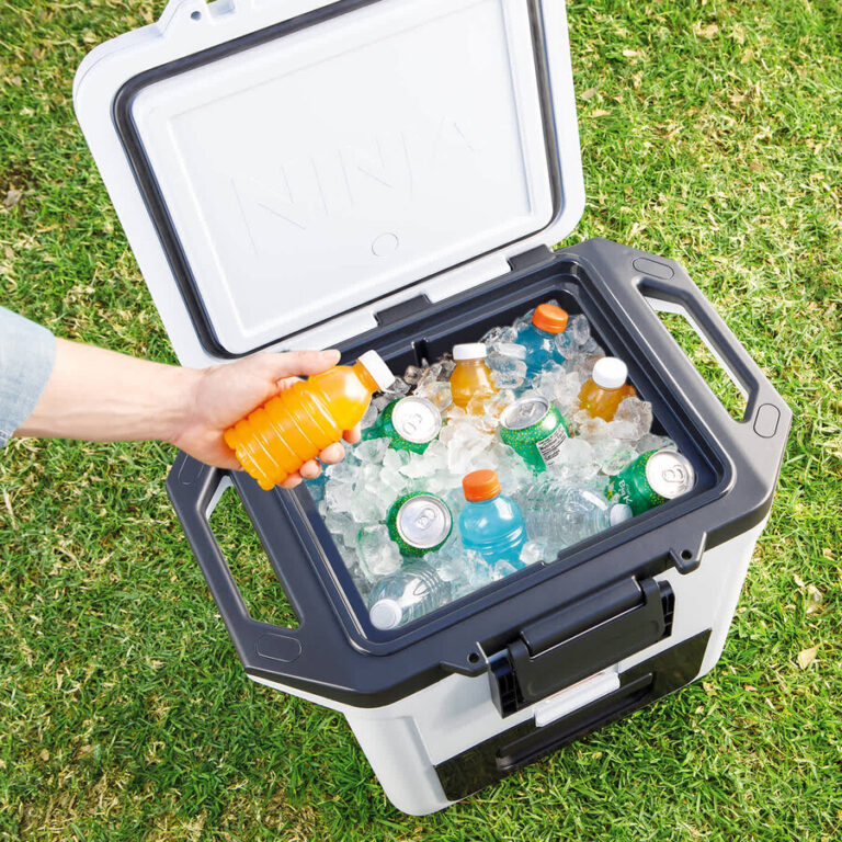 Ninja FrostVault 30QT/28L Hard Cooler - Cloud White FB131UKWH | Ninja UK